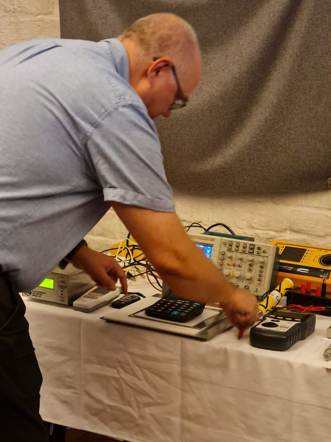 Webshop - Armeka AB - Allt för ett komplett ESD-skydd.